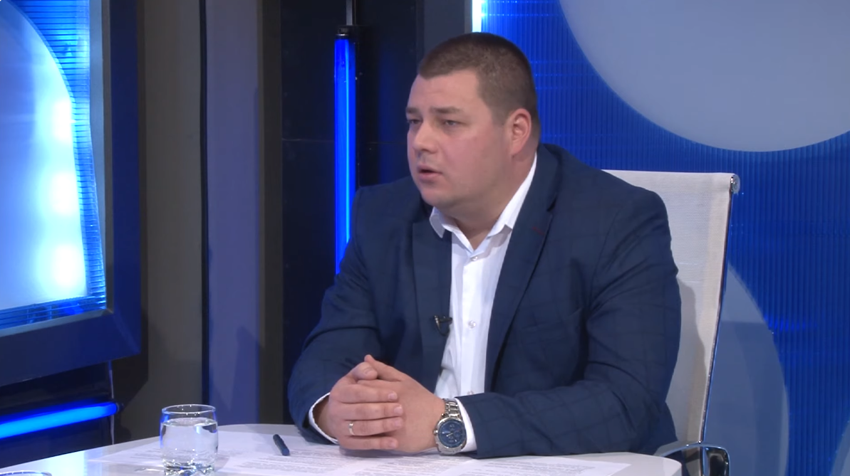 (FOTO) VUČIĆEV SARADNIK UPROPASTIO PARIZER KAMPANJU: Moj jedan obrok ...